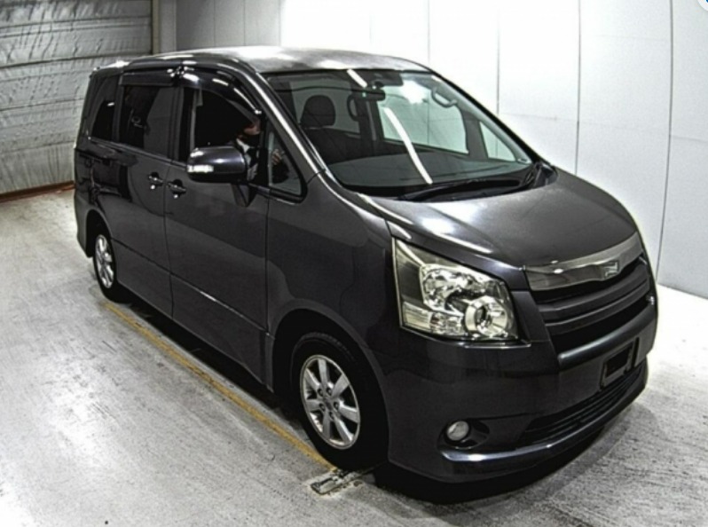 Toyota Noah – smscarz